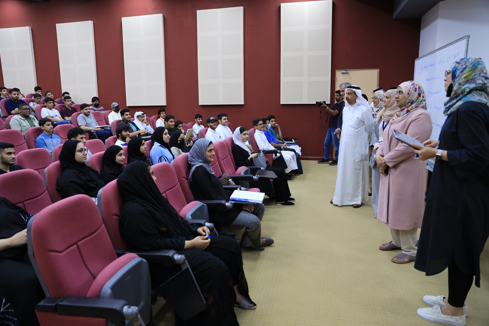 The President of the University of Bahrain Inspects the Progress of ...